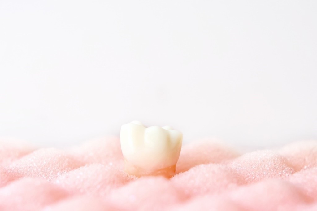 How does fluoride application make teeth stronger? Why it is used in ...